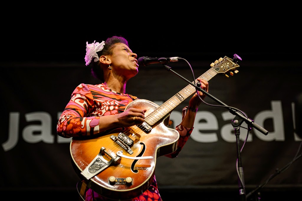 Official Website Carmen Souza // #INTERCONNECTEDNESS : Bio