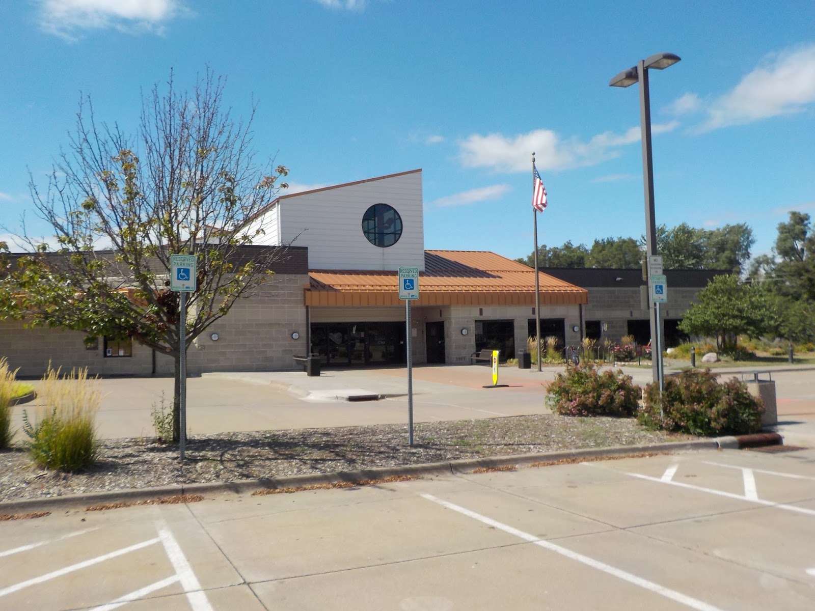 Every Library I Can: 461 The Library, Fairmount Branch, Davenport (Iowa)