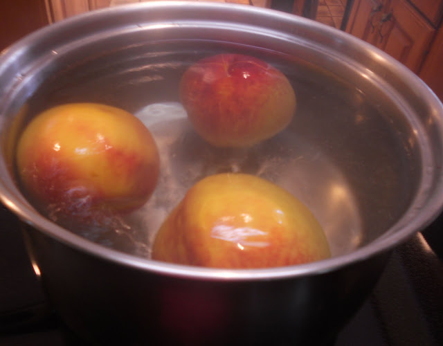 How to Make a Peach Crisp Using Fresh Peaches