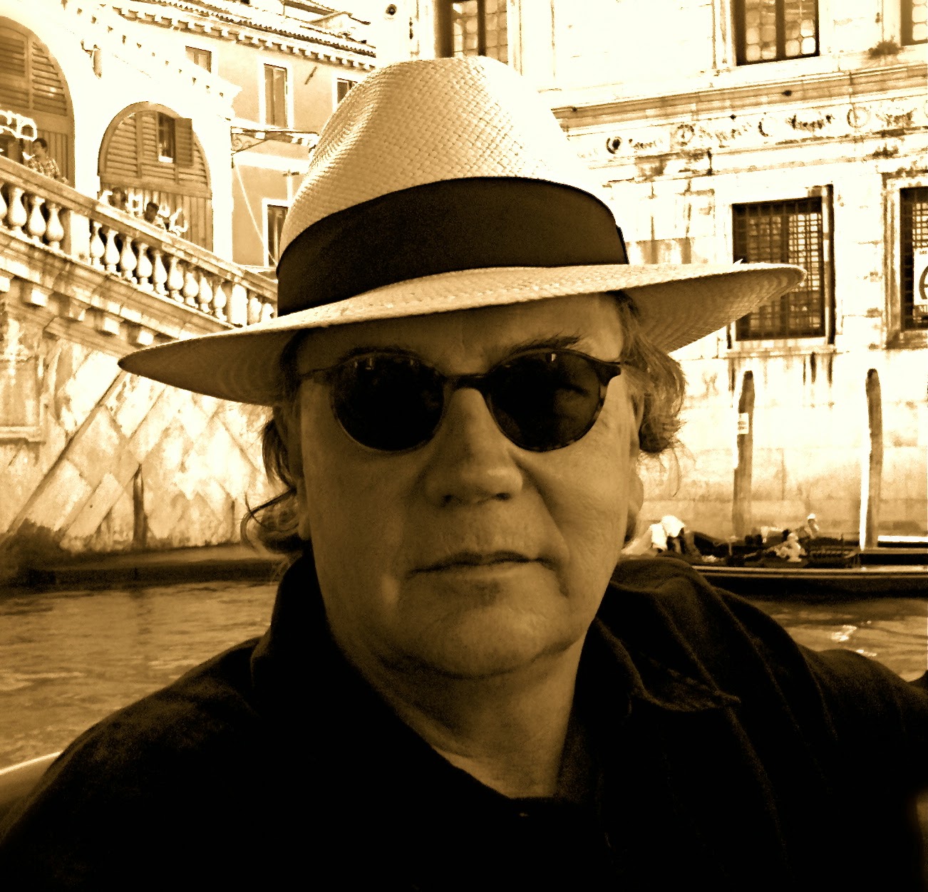 JIM RICKARDS: CHINA IS IMPORTING GOLD SECRETLY USING MILITARY CHANNELS ...