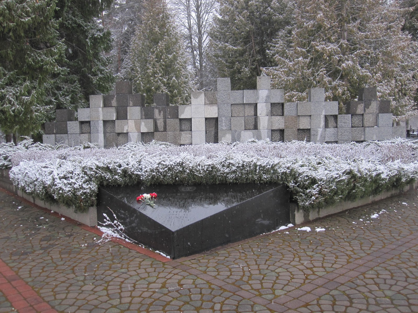 Four Strings Good..: Whispering trees - Litene, the forest of death