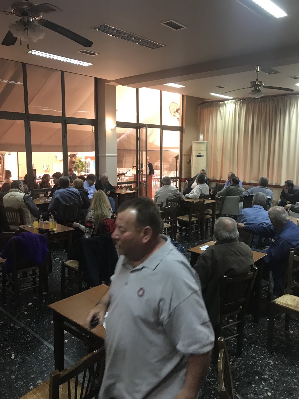e-hani: ΦΩΤΟ ΑΠΌ ΤΗΝ ΟΜΙΛΙΑ ΤΟΥ ΙΩΑΝΝΗ ΣΩΤΗΡΙΟΥ ΣΤΟ ΣΤΕΙΡΙ
