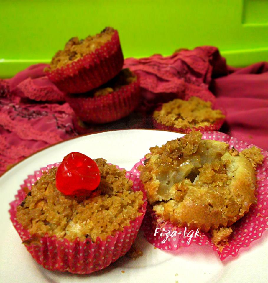 APPLE CRUMBLE CUP CAKES | Fiza's Cooking
