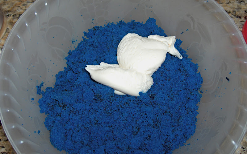 Becky Bakes, and cooks too!: Blue Velvet Cake Pops