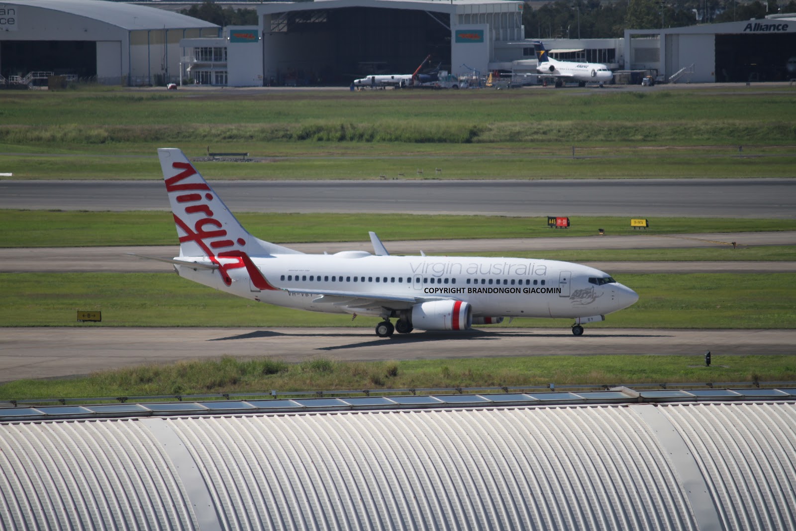 Queensland Plane Spotting: Virgin Australia Boeing 737-700 VH-VBY due ...