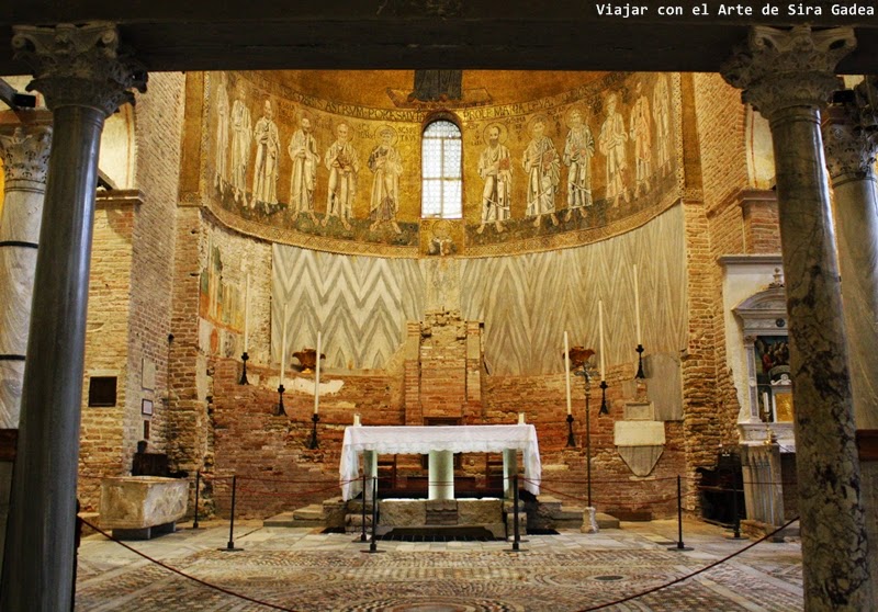 La basílica de la Assunta y su entorno en la isla de Torcello en Venecia