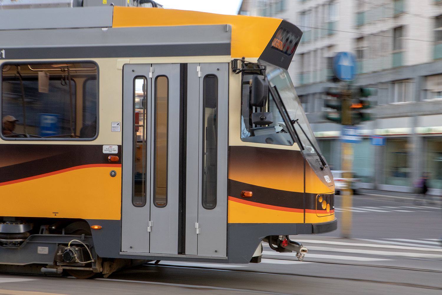 milandailyphoto.com: JUMBO TRAM