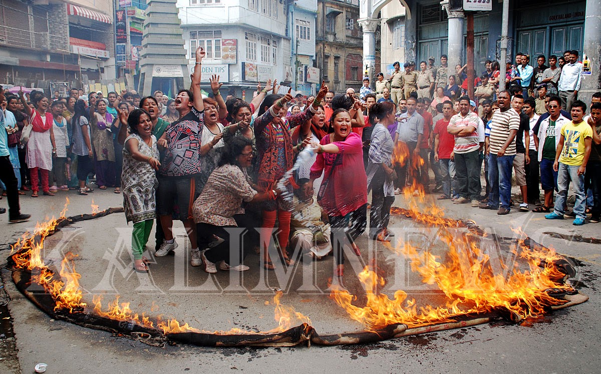 Nari Morcha shouting the slogan "We want Gorkhalan" inside the circle ...