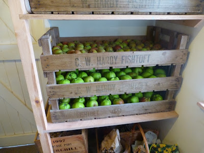 An English Homestead: Storing Apples