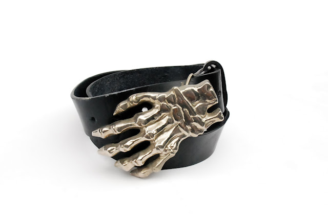QLOZET NEWS: BONE HAND BELT BUCKLE
