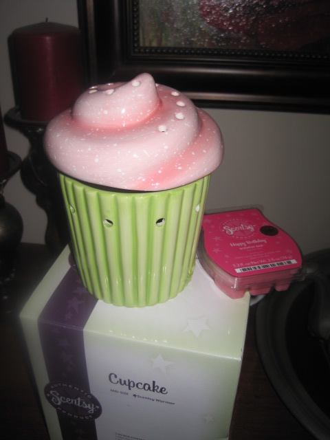 Mom's Got a Brand New Bag: Ultra cute Scentsy cupcake warmer!