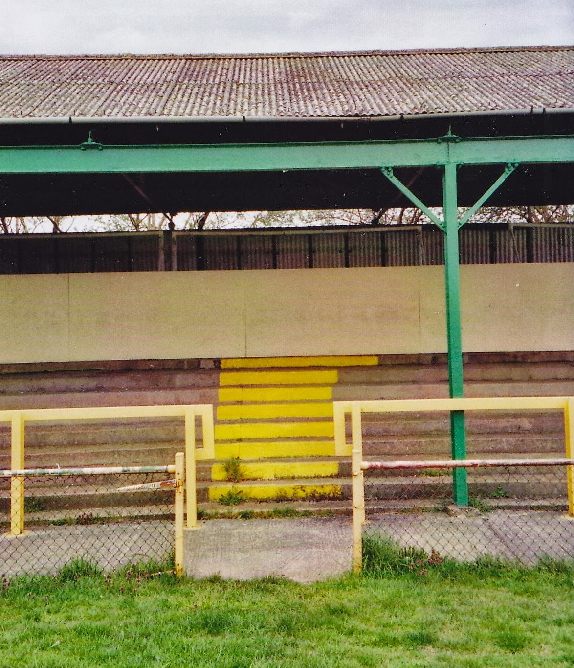 Extreme Football Tourism: ENGLAND: Hendon FC (1926-2009)