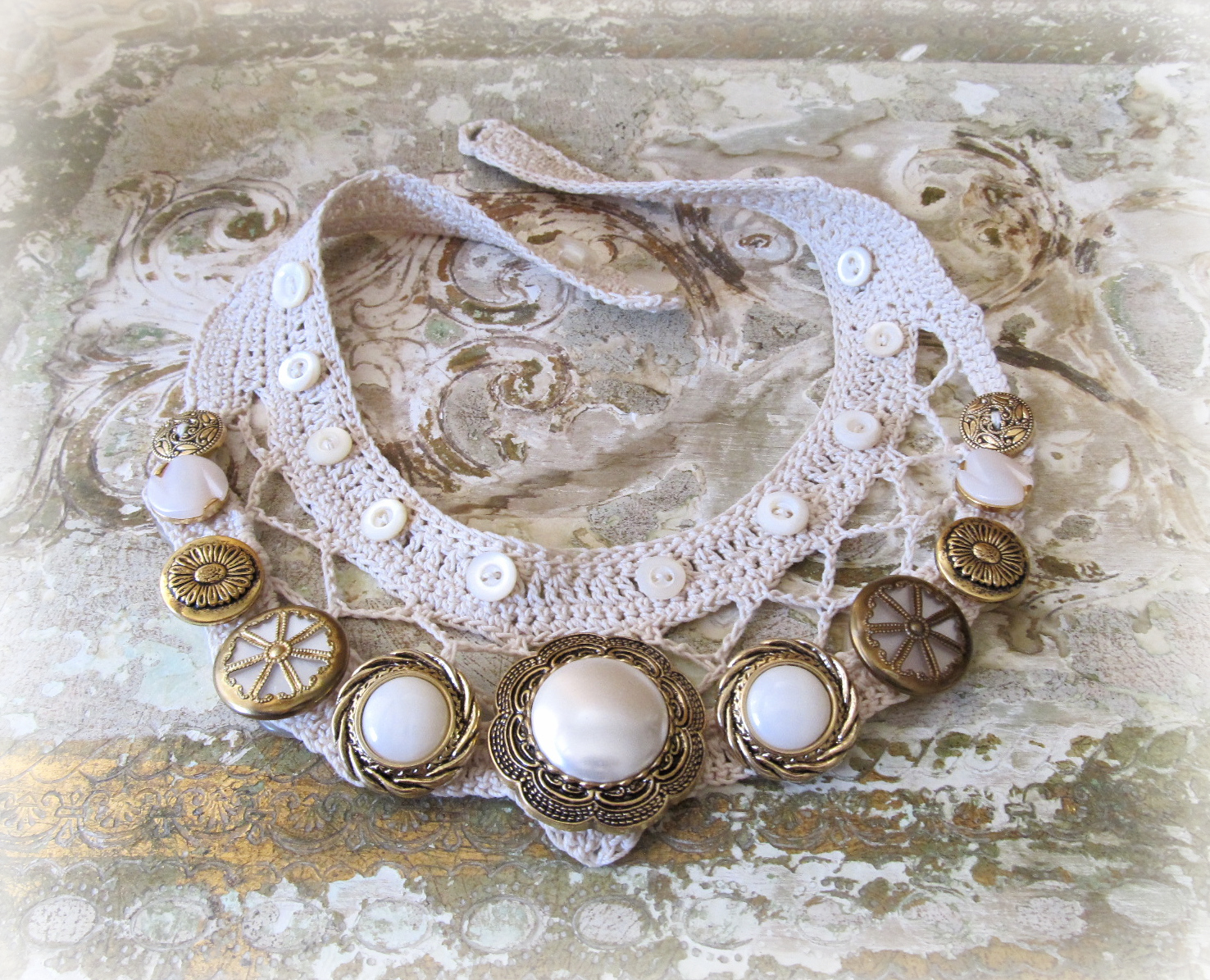 cookiecrumbs: handmade vintage button necklaces by ione