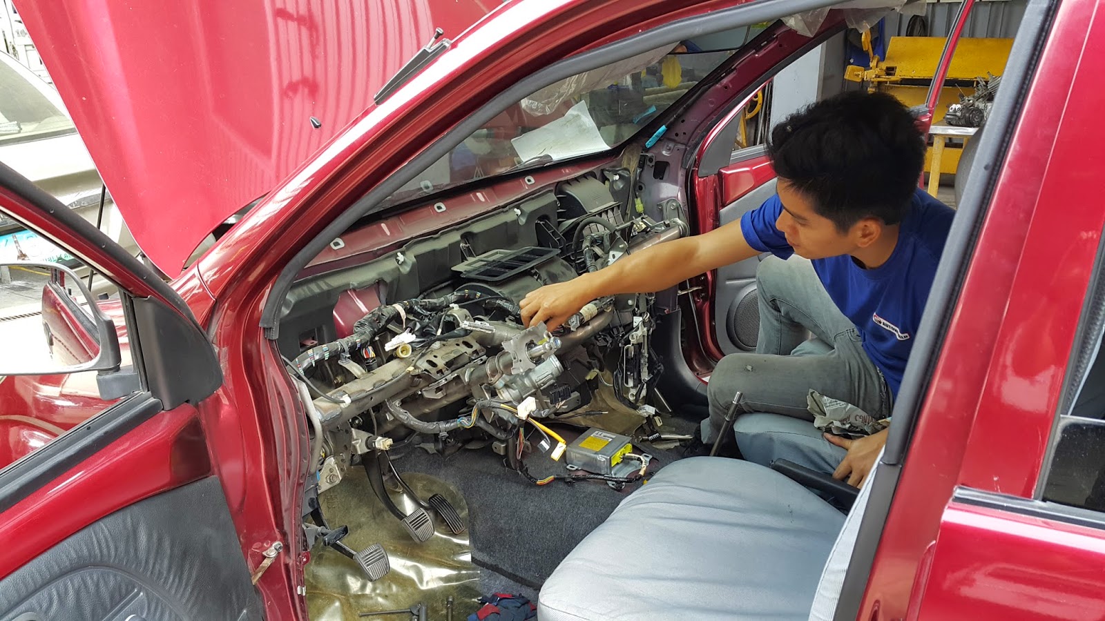 SD Autoworld: MECHANIC'S CORNER: Toyota Avanza Aircon Cleaning