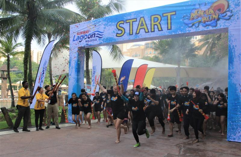 RUNNING WITH PASSION: Splashing Outdoor Fun at the Sunway Lagoon’s Aqua Run