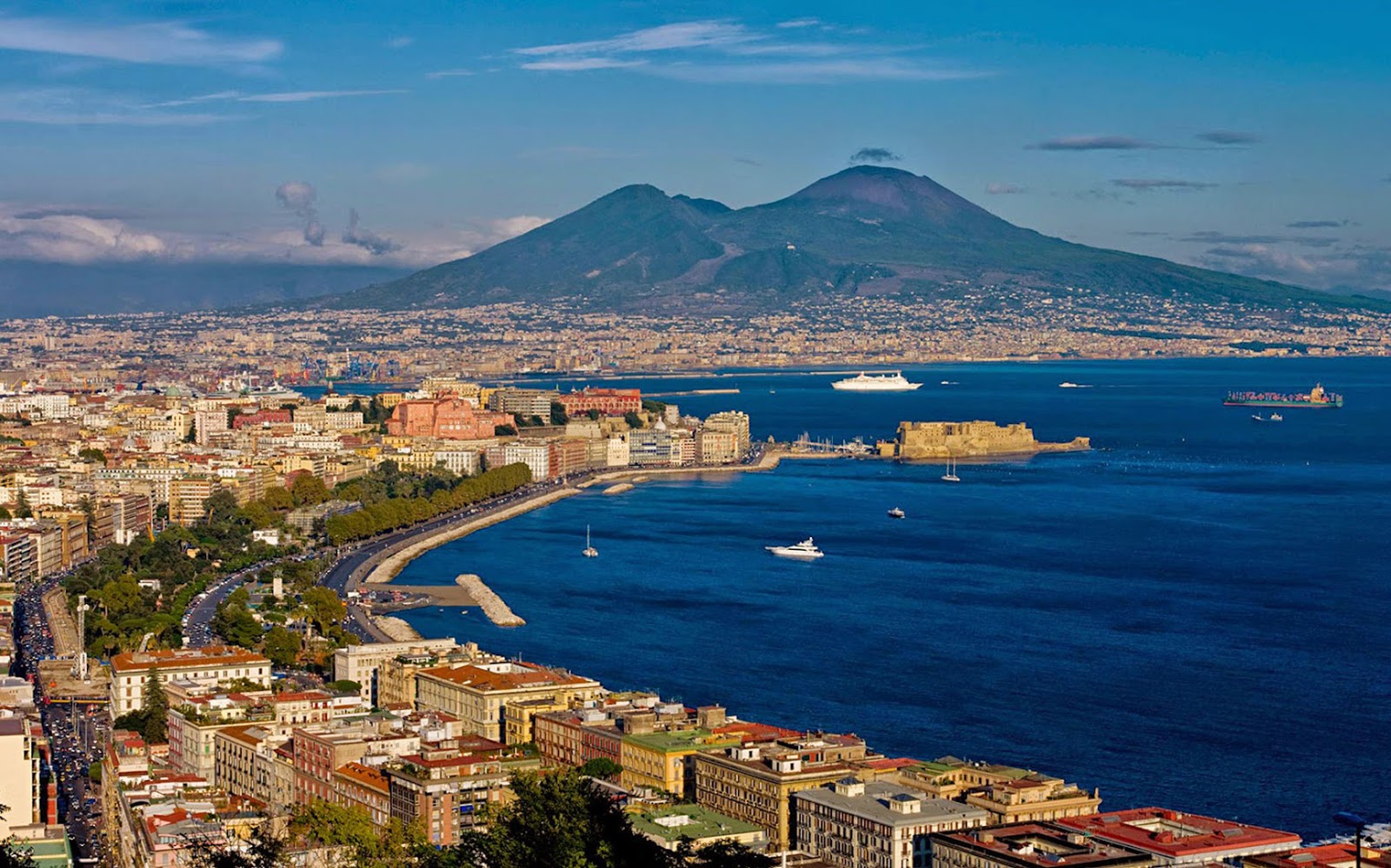 Intelliblog: TRAVEL TUESDAY #97 - NAPLES, ITALY