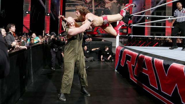 WWE In live!!!!: DANIEL BRYAN vs ERICK ROWAN