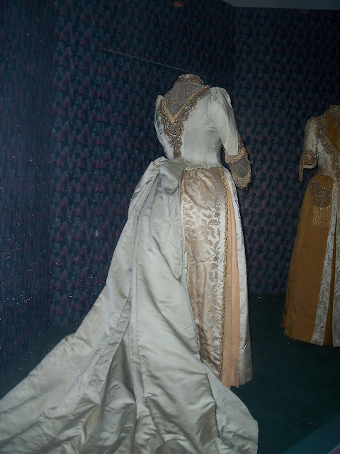 Maggie's Costume Wardrobe: First Ladies gowns and lots of jewels