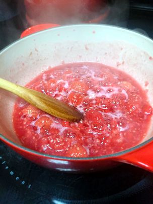 The Devilish Dish: Raspberry White Wine No Churn Ice Cream
