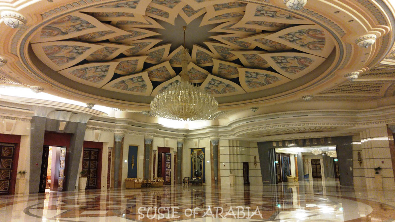 Jeddah Daily Photo: Jeddah's Ritz-Carton - The Ceilings!