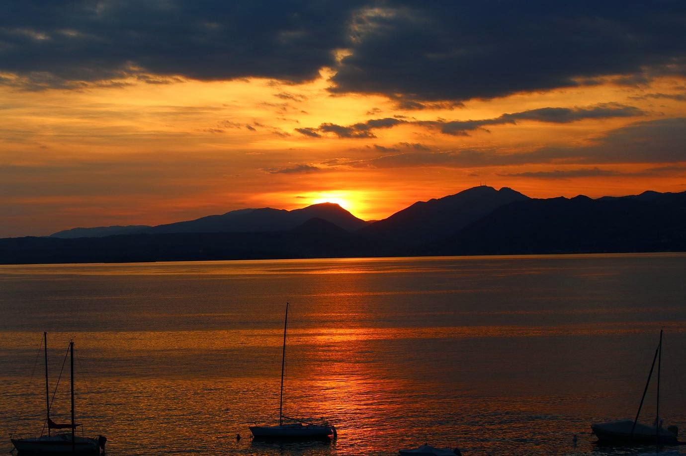 Ilmaisia kuvituskuvia: Auringonlasku