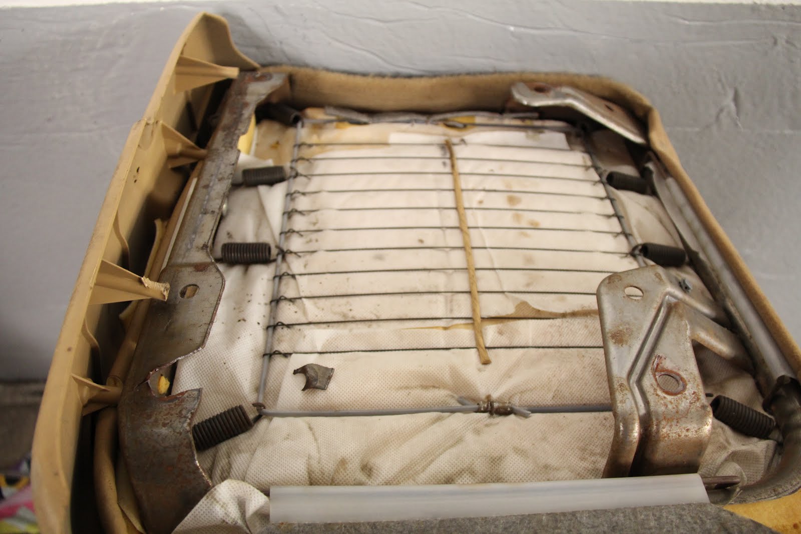 an decline: 97 ZJ Seats in 97 XJ