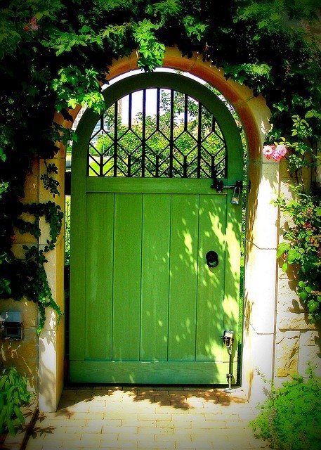 pipshining: { lucky door }