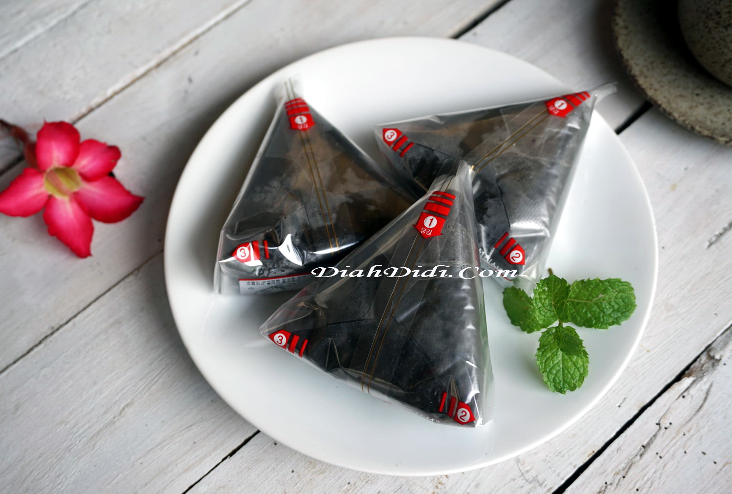 Diah Didi's Kitchen: Samgak Kimbap ( Gimbap )