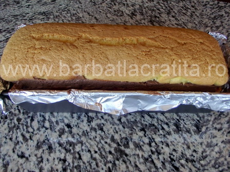 Prăjitură-Chec cu cremă de ciocolată şi gem | Rețete BărbatLaCratiță