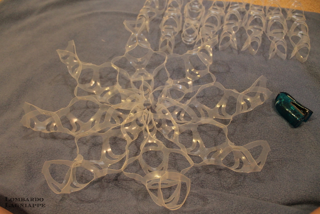 Lombardo Lagniappe: DIY Recycled Six Pack Snowflakes
