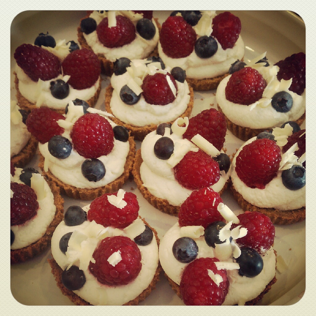 Sweet Creations by Sophie: Summer Mini Fruit Tart