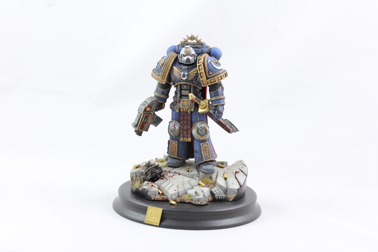 Showcase - Large Scale Ultramarine Captain 2 from PaintMyBits - Bloody Dice
