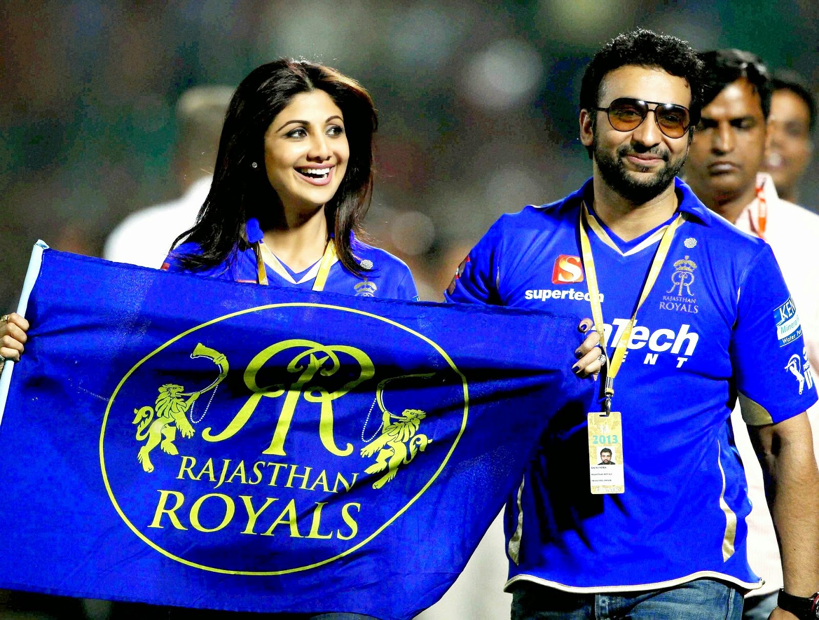 Long frocks | Pakistani Dresses | Mehndi Designs