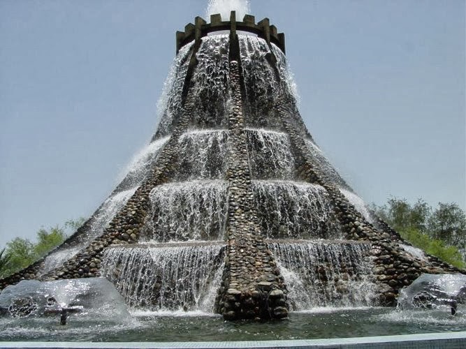 Ramesh Menon's Clicks and Writes: Volcano Fountain Abu Dhabi - a humble ...