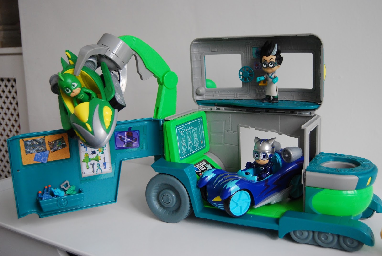 Chic Geek Diary: PJ Masks Romeos Lab Playset - Review & Competition
