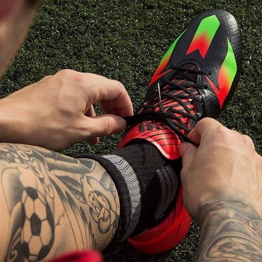 El chat de Fútbol: Nuevas Adidas botas de Messi 15 para jugar El Clásico
