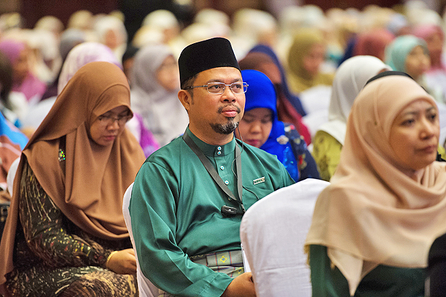 HM Sultan Brunei: Foster Savings Habit in Children