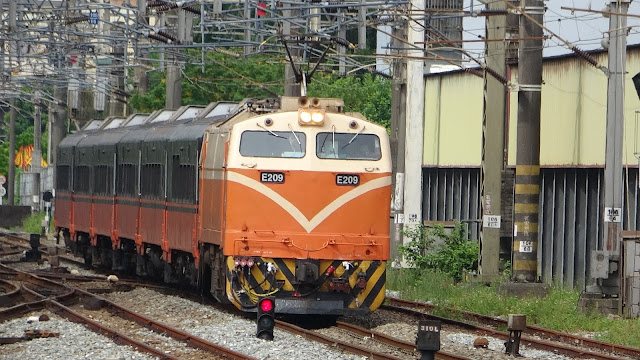 Blair's 鐵道攝影: E209電力機車 / TRA E209 Electric locomotive