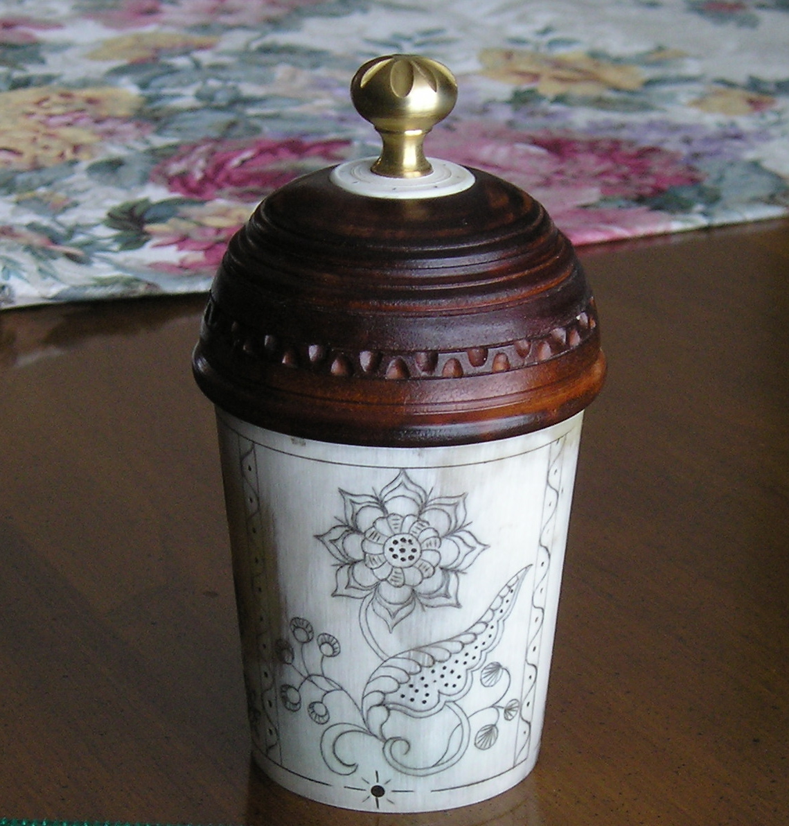 Contemporary Makers: Horn Boxes by John Proud