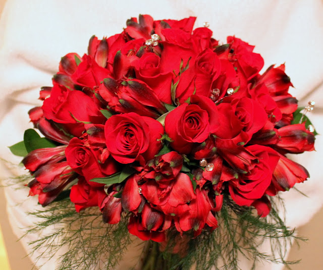 Crafty Sisters: Roses Are Red....Wedding Flowers