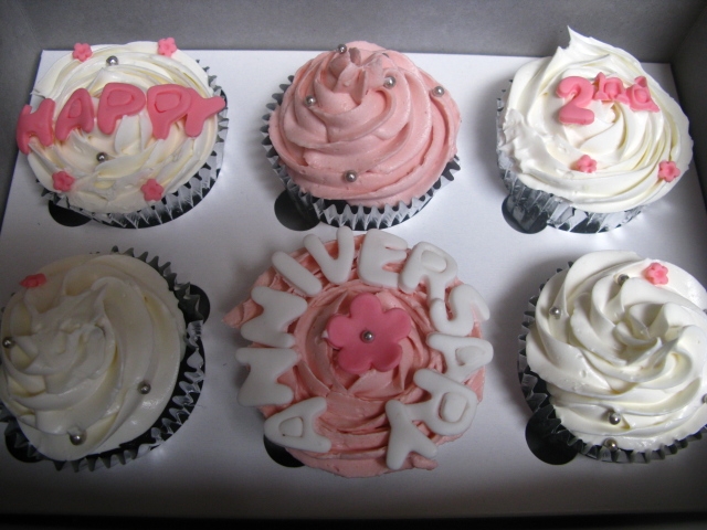 cupycakes: Cupcake Hias dengan Hiasan Standar