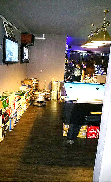 Walk Walk Look Look Eat Eat: Bazuka Café Bar