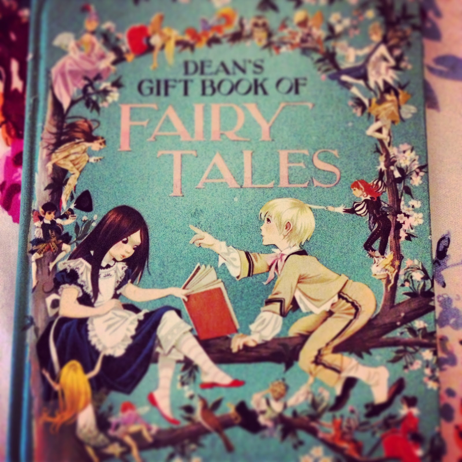 Scarlett Loves Elvis