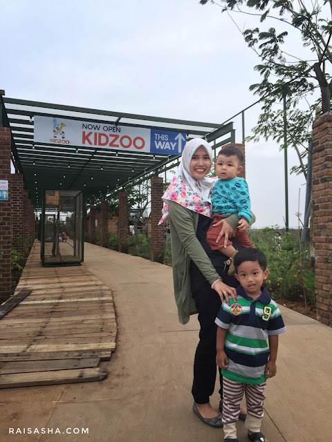 Visiting Rooftop Zoo at Kidzoo PVJ - R A I S A S H A
