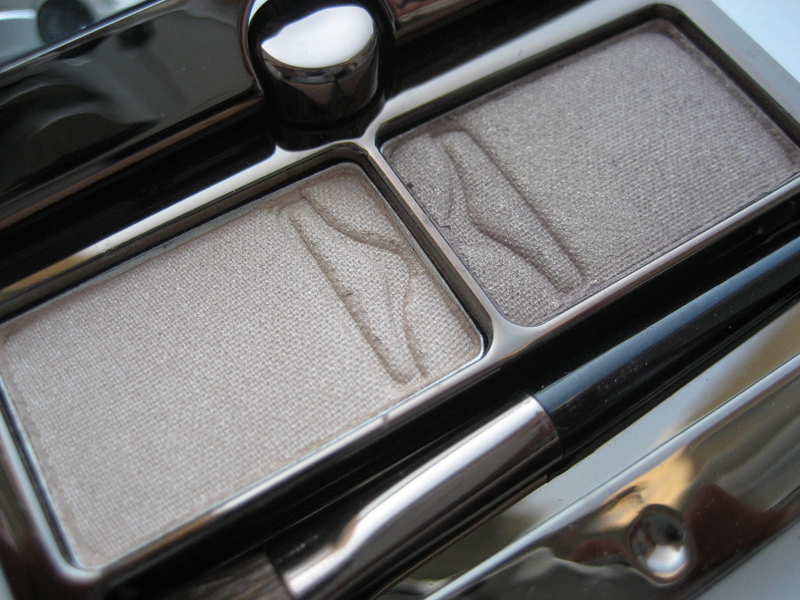 delicate hummingbird.: Hourglass Visionare Eye Shadow Duo - Suede