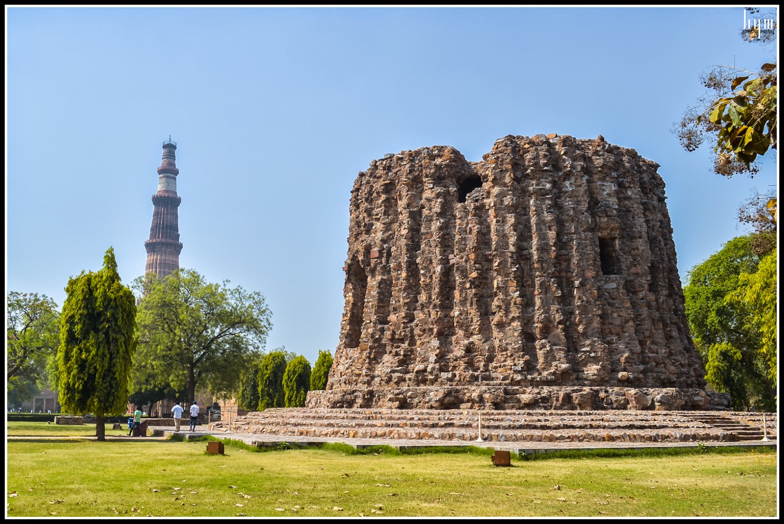 Through MYH ...: Qutb Complex: Alai Minar and Alai Darwaza