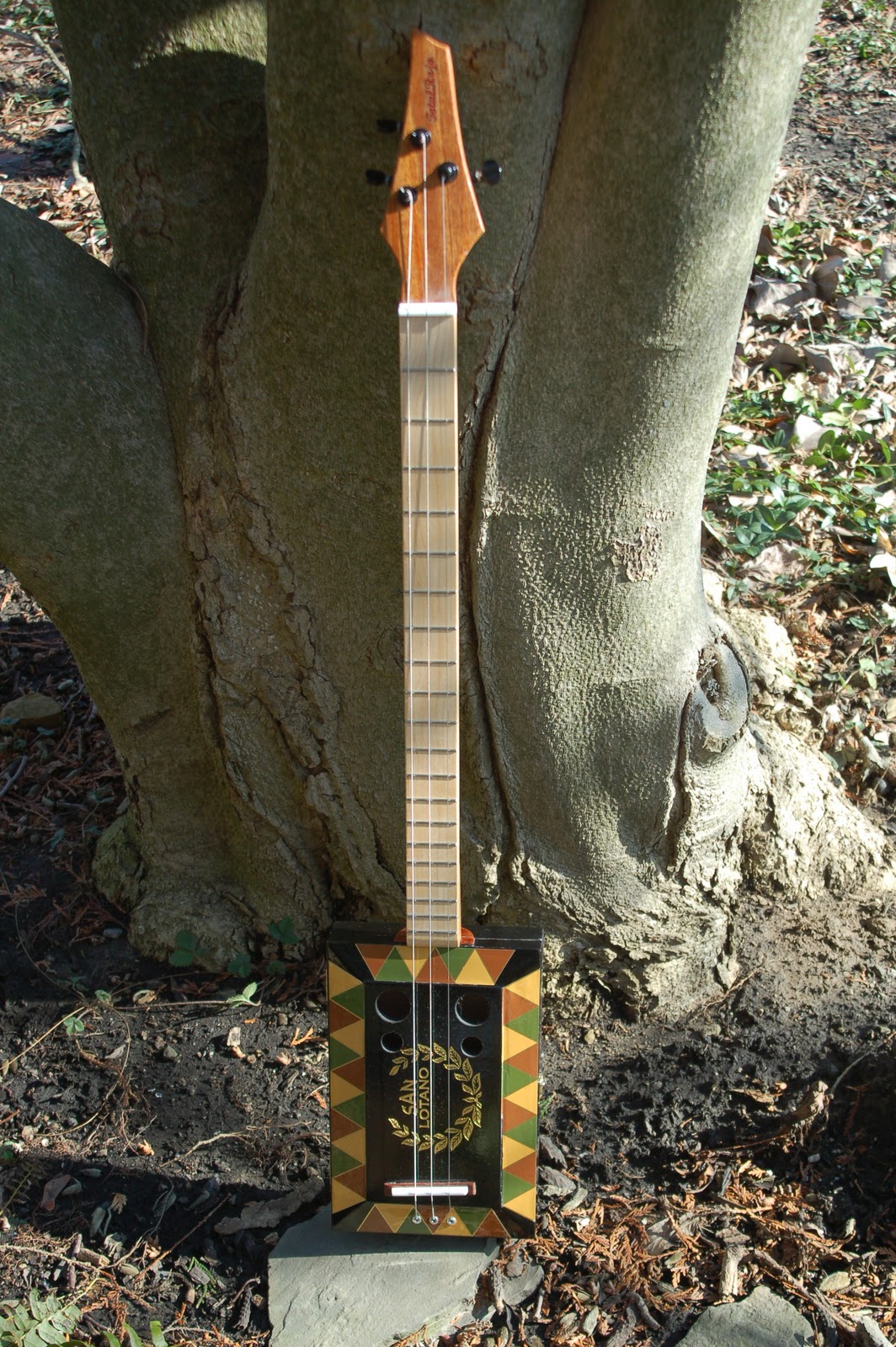 TotalRojo Guitars: 'The Triangle'