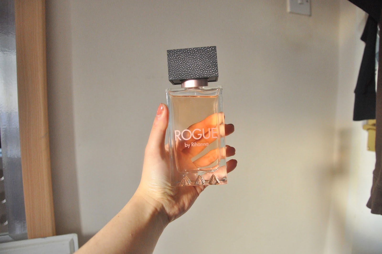 ALLVRE//: THE Scent of A Woman: Rihanna 'Rogue' EDP