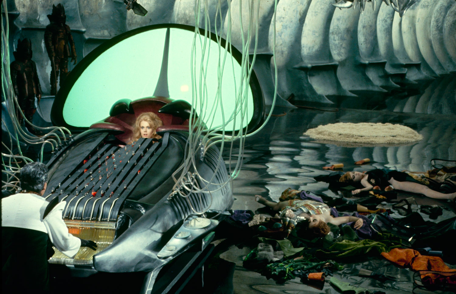 Amazing Behind the Scenes Photos of Jane Fonda on the Set of 1968’s Sci ...