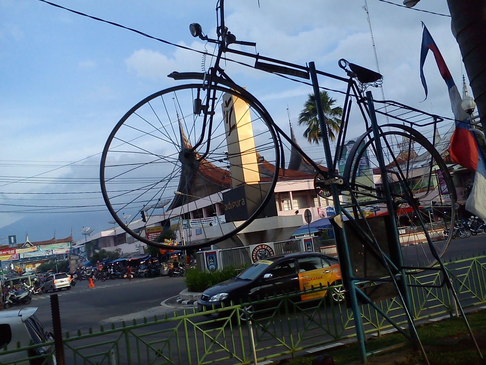 Sepeda Onthel Terbesar di Dunia - IPS